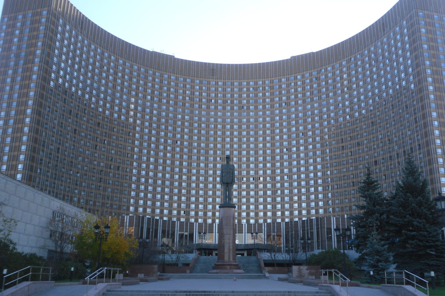 The Charm School by Nelson DeMille (1988) – Russia in fiction